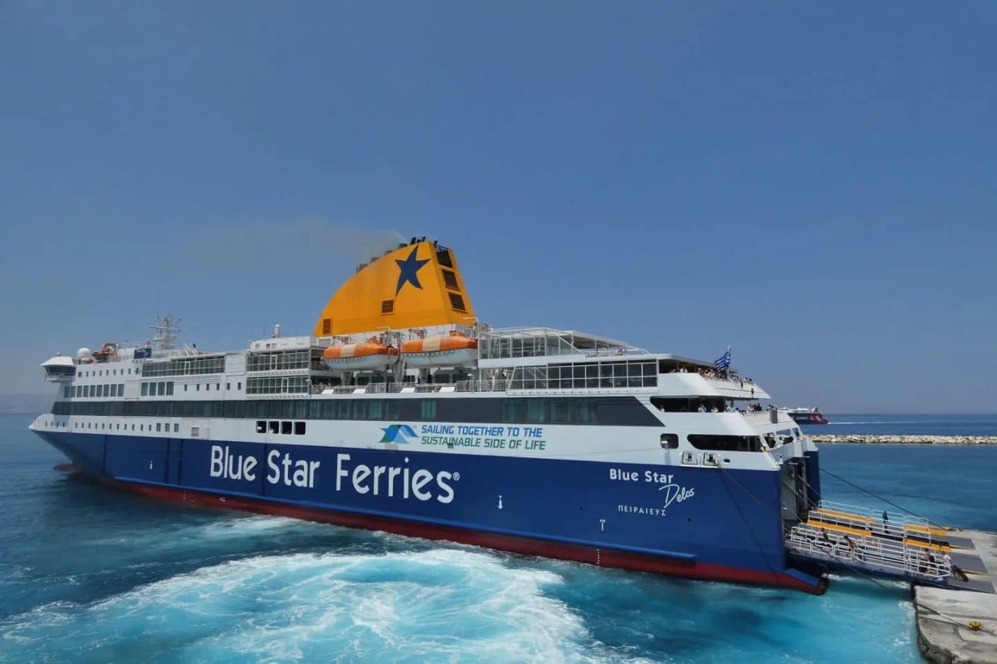 Πώς τα ακριβά ακτοπλοϊκά εισιτήρια φρενάρουν τις διακοπές των Ελλήνων στα νησιά • FerryFast